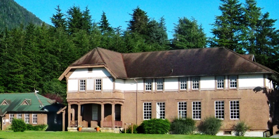 Interns get "hands-on," restore facade of Fraser Hall - KCAW