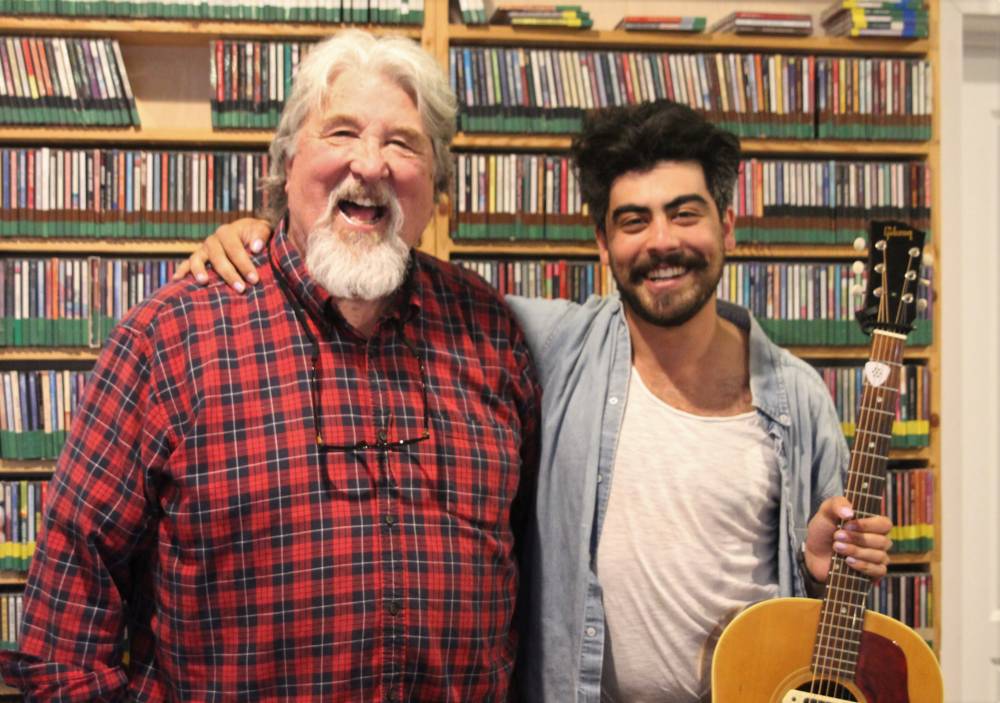 Listen: Raph Shapiro live on 'Trail Mix' - KCAW