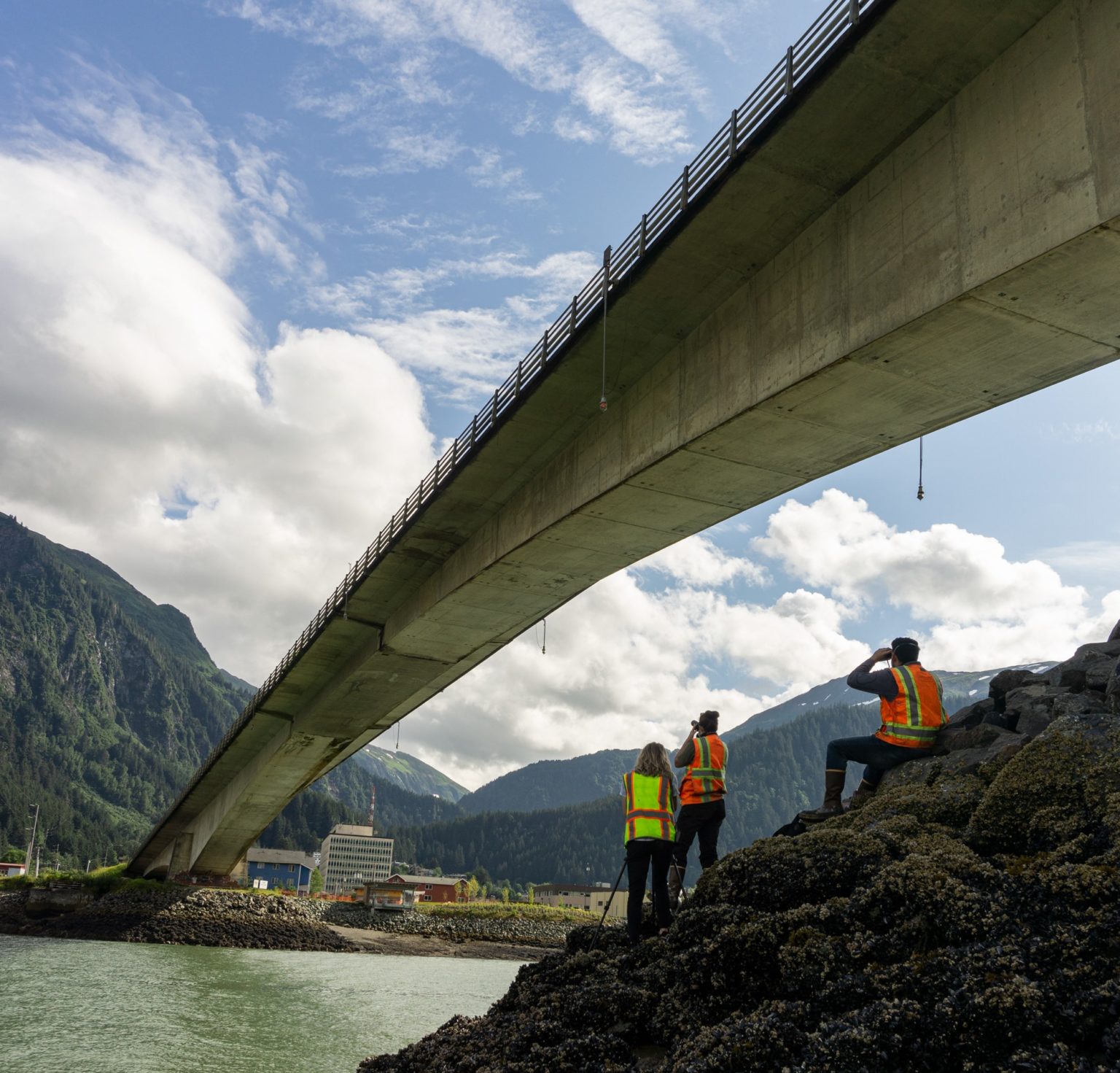 Crane snags Douglas Bridge while leaving Juneau port - KCAW