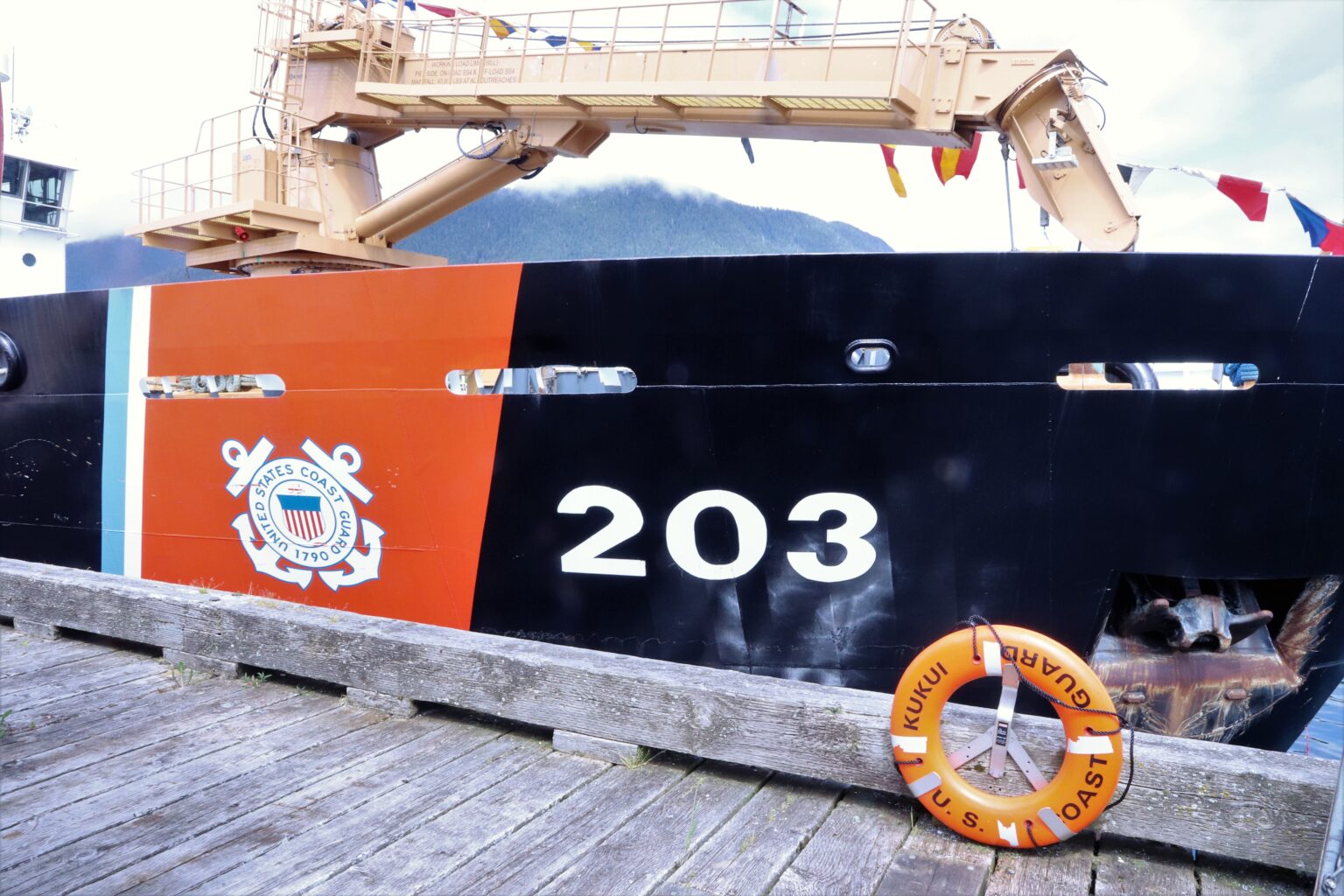 USCG Cutter Kukui's new captain welcomed in onboard ceremony - KCAW